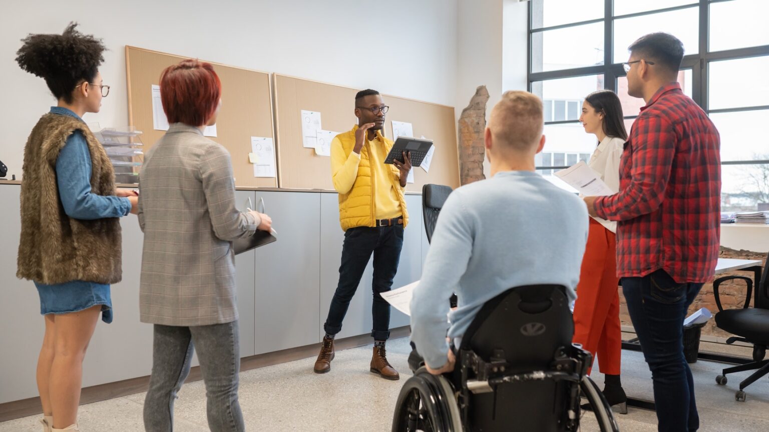 Modern Communication Styles For a Diverse Workforce | Lyra Health